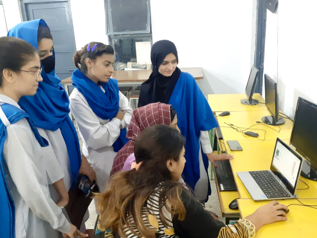 learningBOX holds a "Review Meeting" on e-learning learning in Pakistan ...